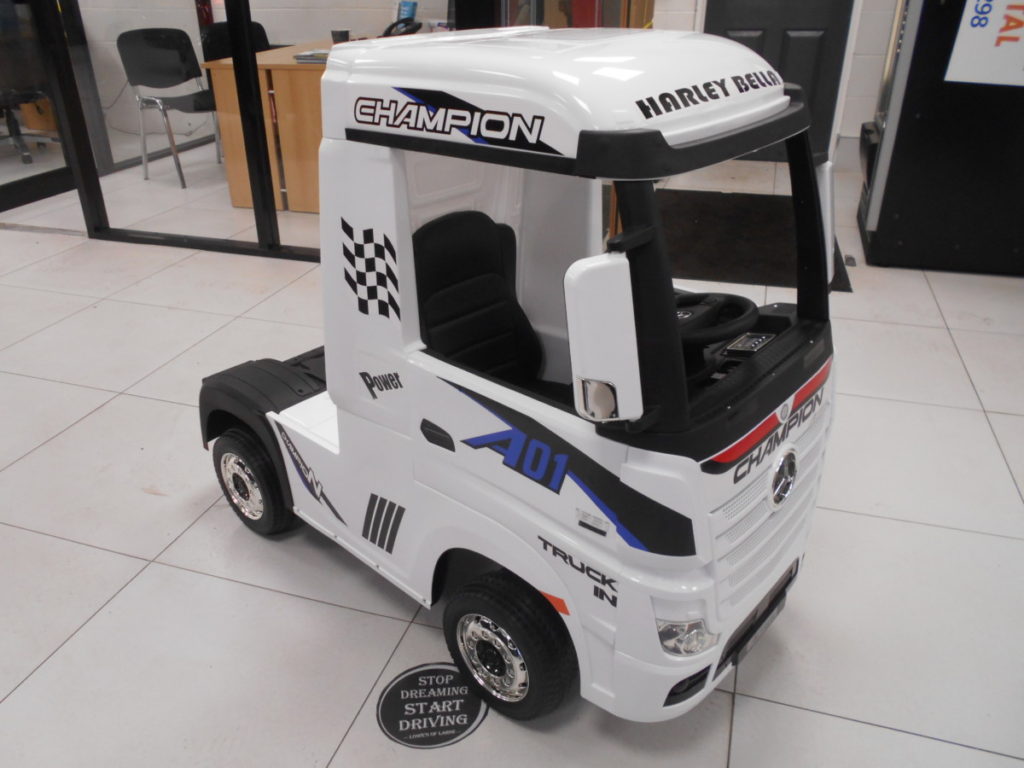 KIDS ELEC RIDE ON LORRY MERCEDES ARTIC WHITE – Lowes Of Larne