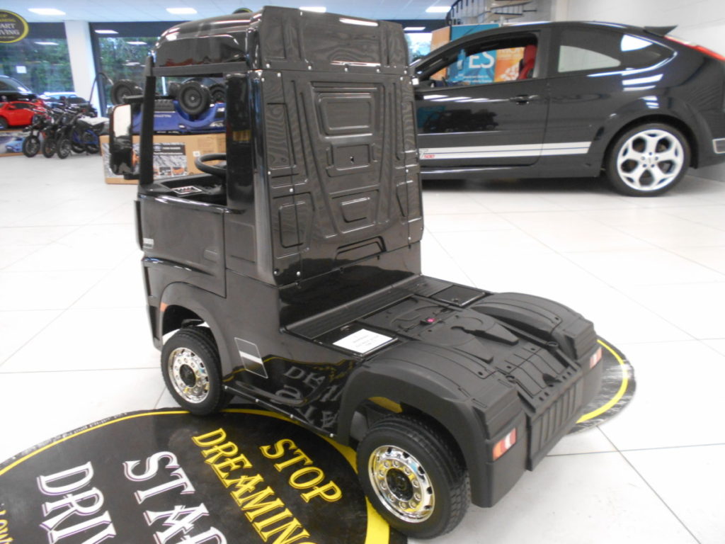 KIDS ELEC RIDE ON LORRY MERCEDES ARTIC – Lowes Of Larne