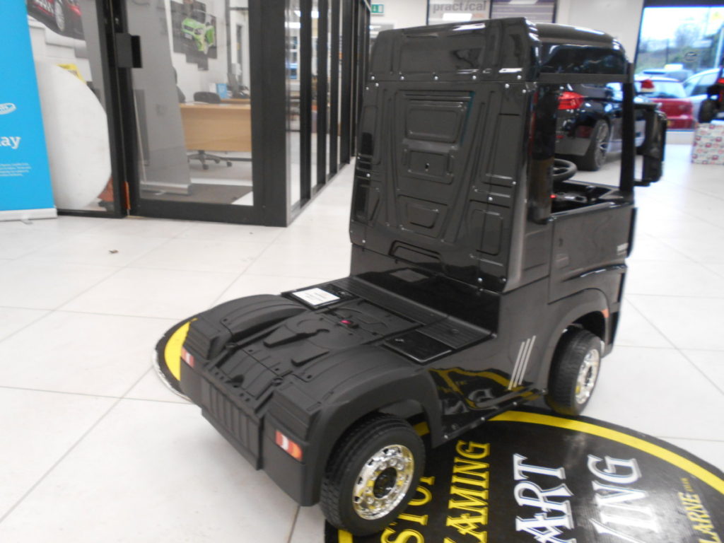 KIDS ELEC RIDE ON LORRY MERCEDES ARTIC – Lowes Of Larne
